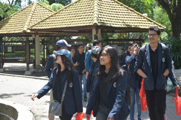 UBAYA PERKUAT JEJARING AKADEMIK DENGAN FKST UNDHIRA BALI - Universitas ...